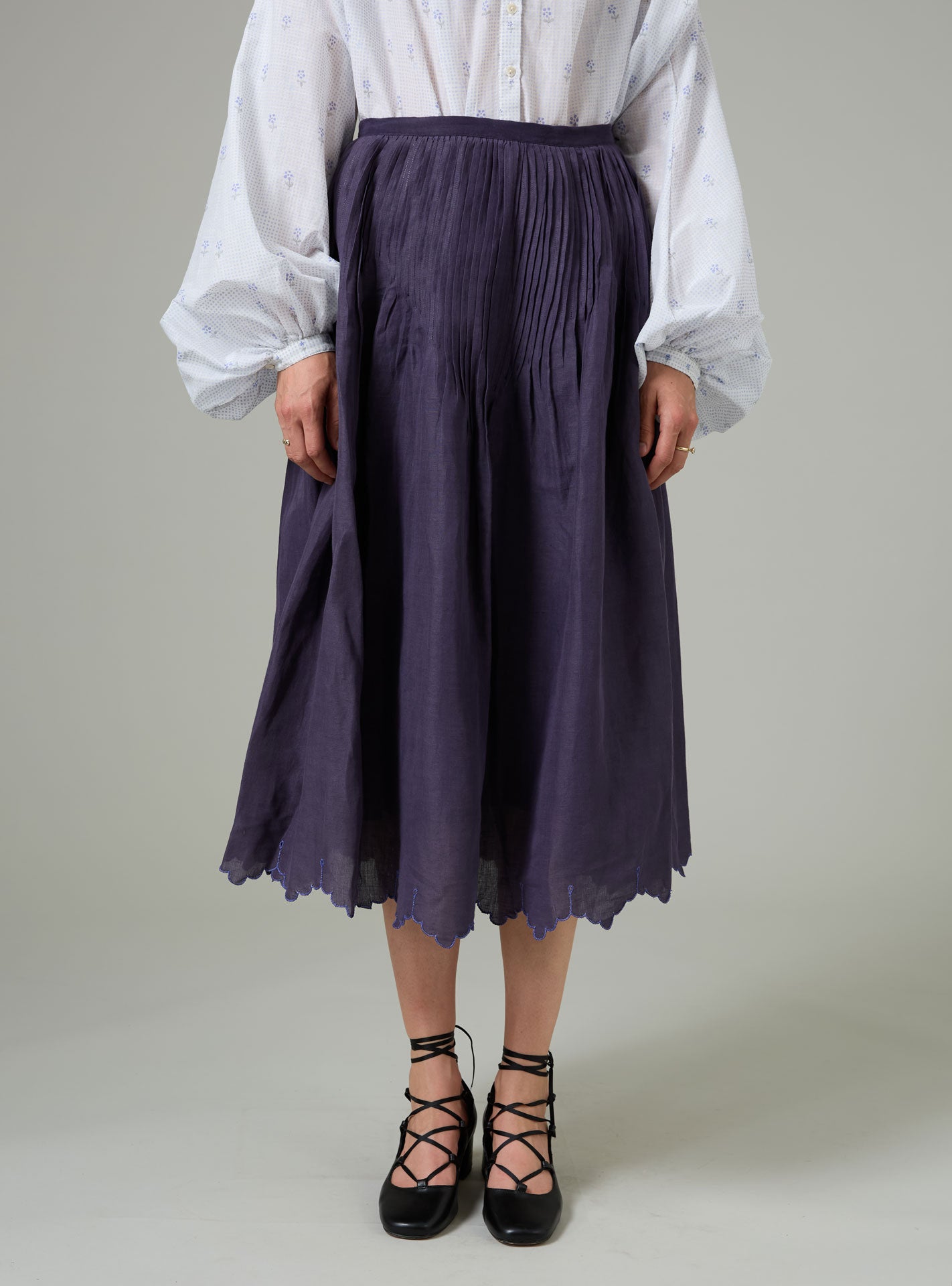 Kenya Short - Jacobean Scallops - Grey – Thierry Colson